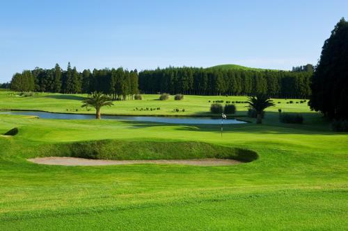 CAMPO DE GOLF EN LAS AZORES - FURNAS GOLF COURSE GOLF EN PORTUGAL - Los ...